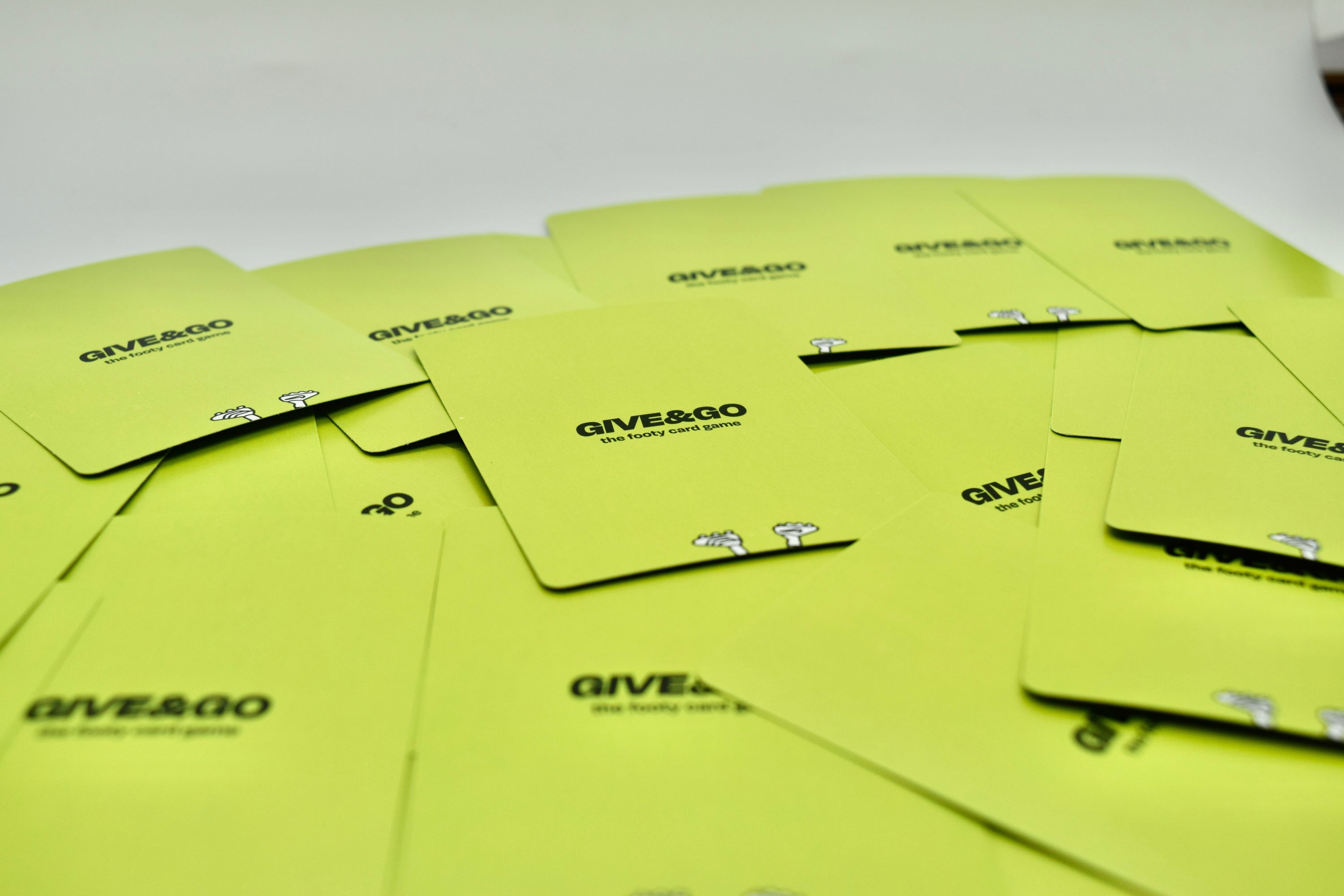 GIVE&GO - The Soccer Card Game